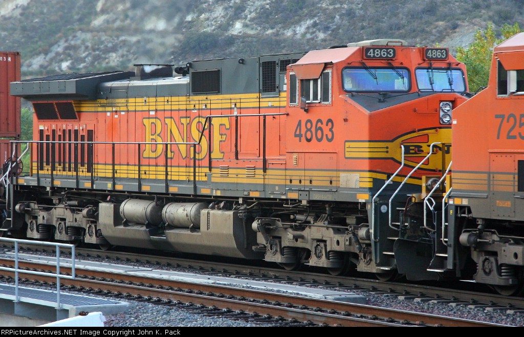 BNSF 4863